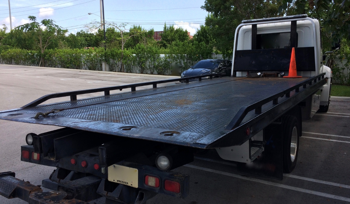 Flatbed and Wheel Lift Towing | Key Tow Truck Types Explained